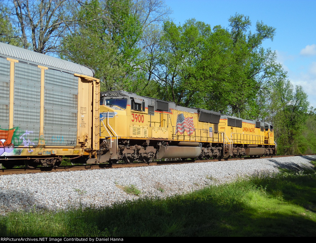 UP SD70M's lead a eastbound 'rack train